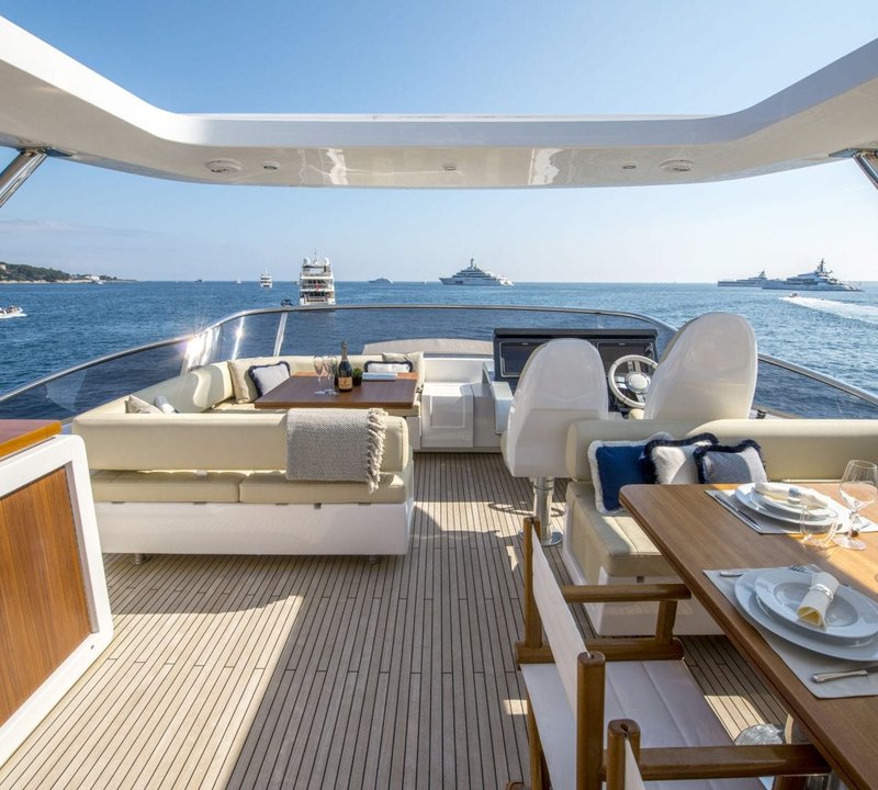 INVICTUS Yacht Charter Details, Azimut | CHARTERWORLD Luxury Superyachts